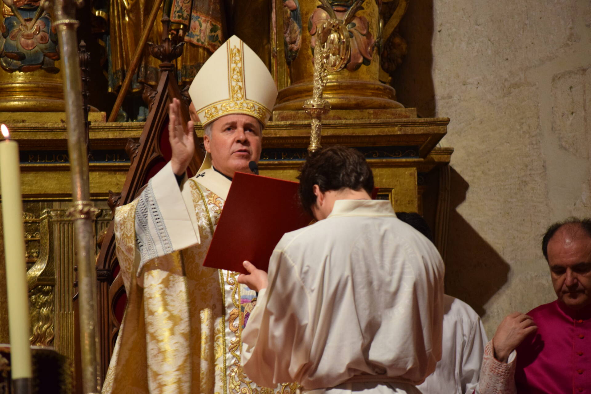La resurrección de Cristo «nos libera de nuestras cadenas y ...
